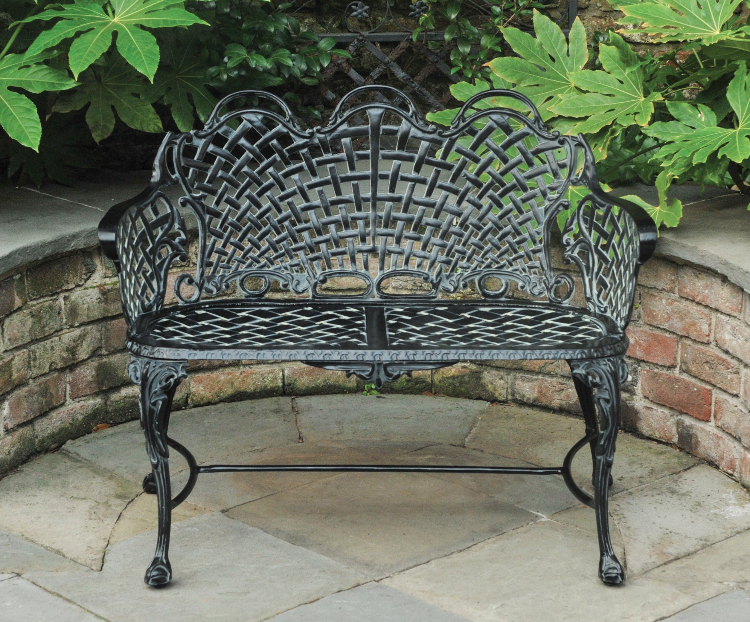 Beaulieu Settee – Charleston Gardens
